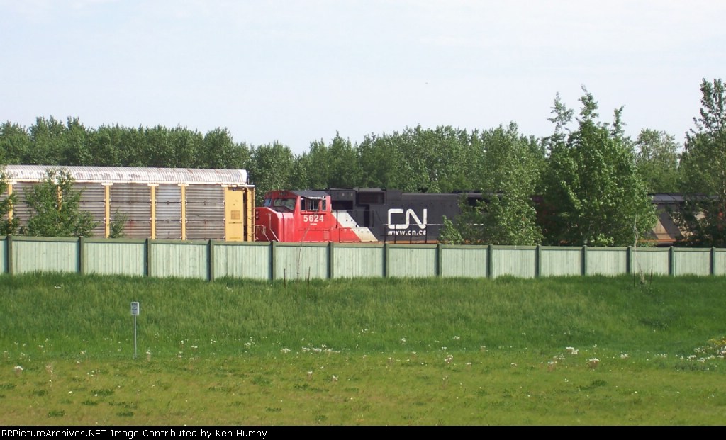 CN 5624 east bound